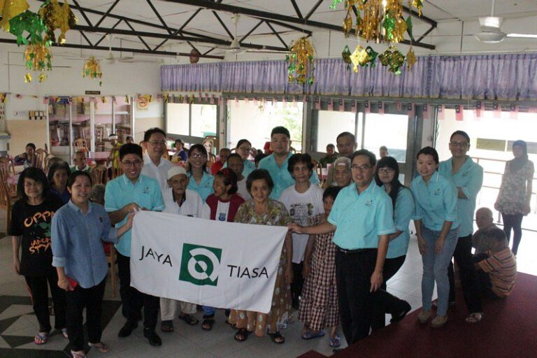 Visit to Sibu’s Old Folks Home – Jaya Tiasa Holdings Berhad